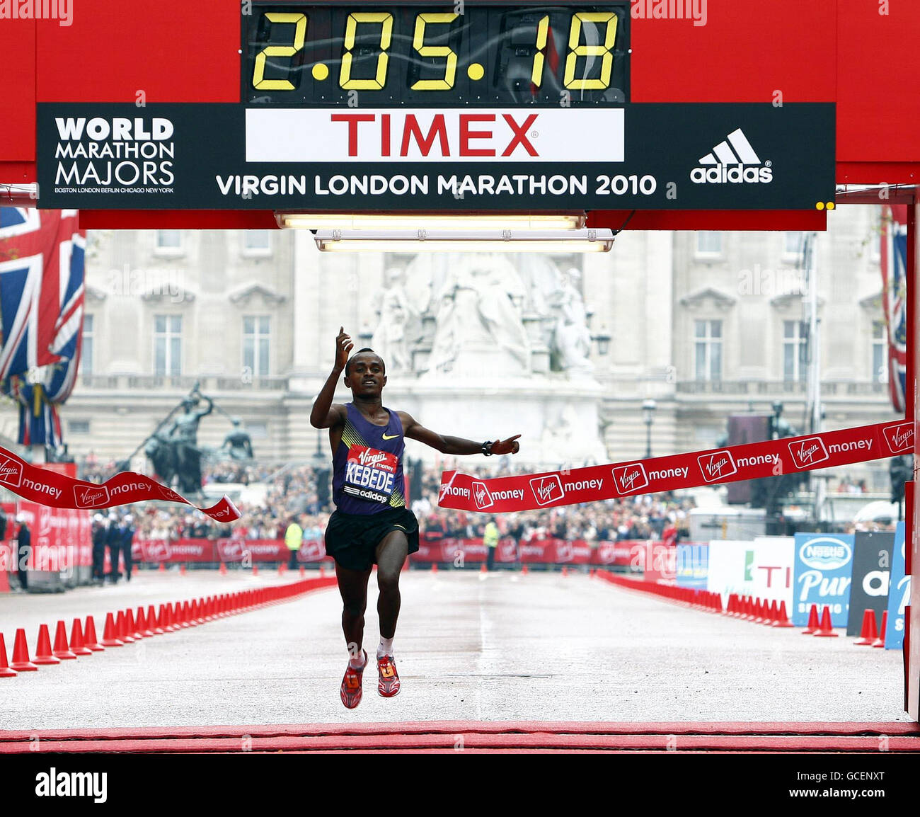 London marathon 2010 finish hi-res stock photography and images - Alamy