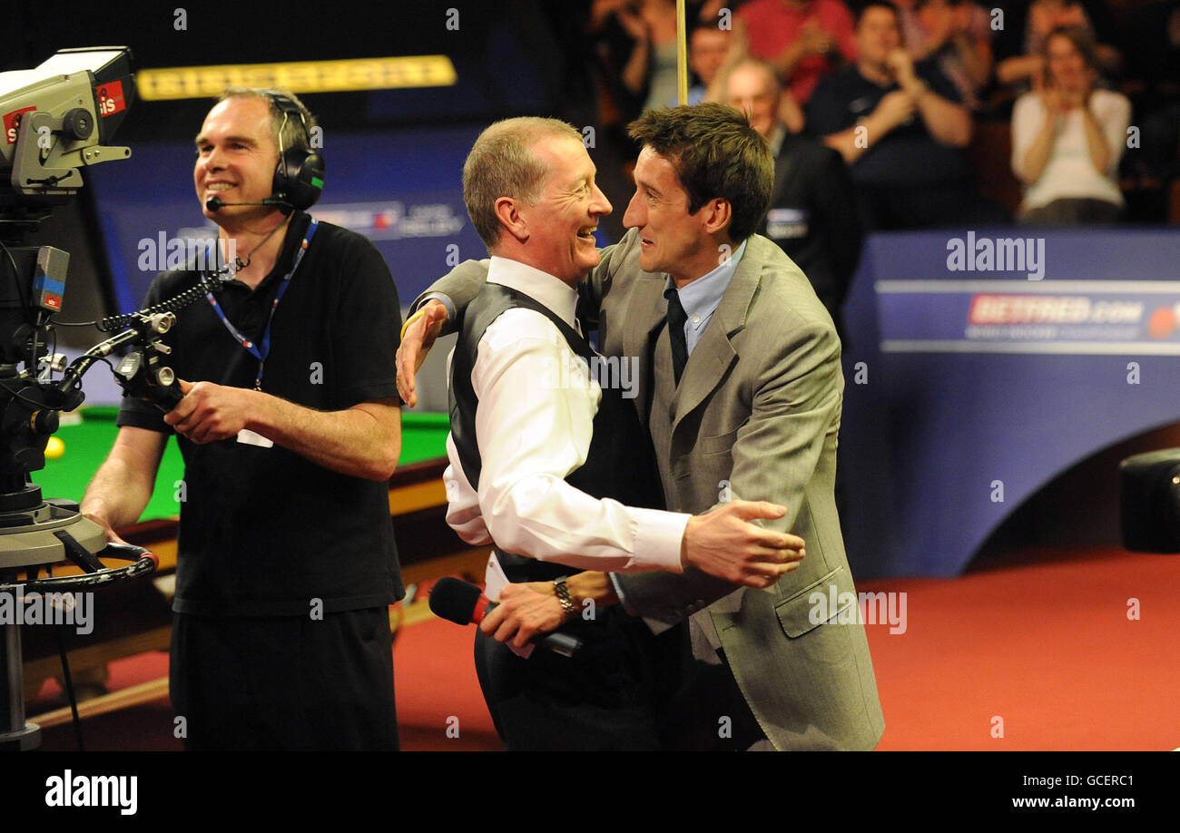 Snooker presenter hi-res stock photography and images - Alamy