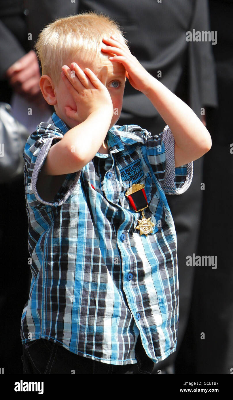 James shears hi-res stock photography and images - Alamy