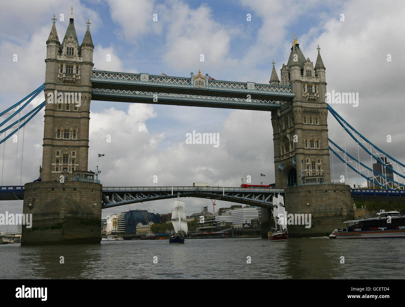 The world's smallest operational Tall Ships, named Bob Allen (Centre ...