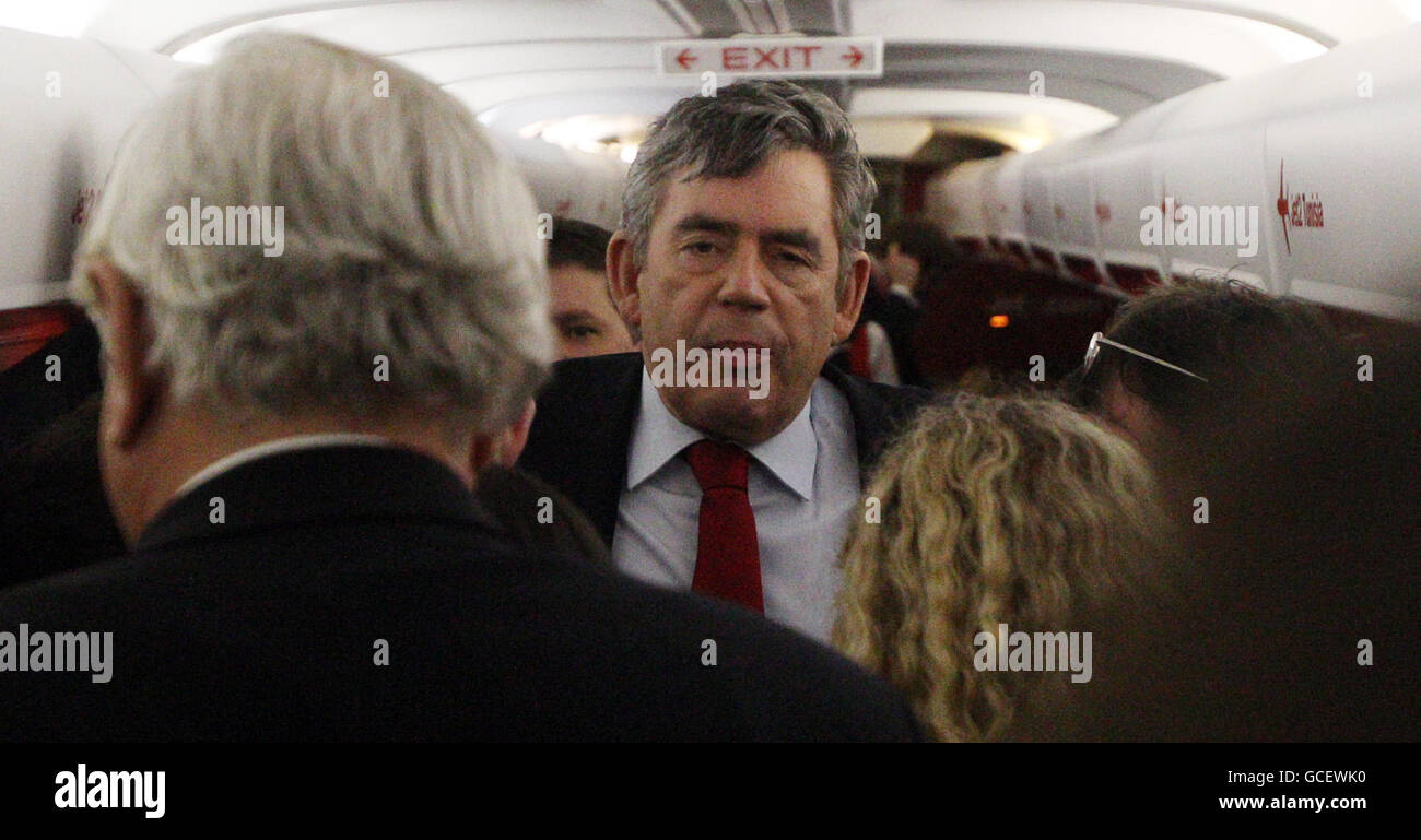 Surrounded by journalists hi-res stock photography and images - Alamy