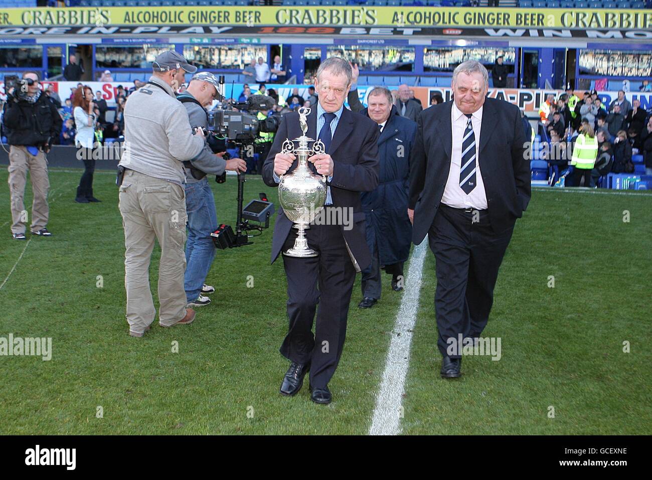 English first division trophy hi-res stock photography and images - Alamy