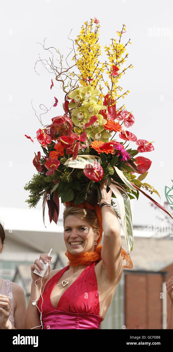 Female racegoer on ladies day grand national meeting aintree racecourse ...