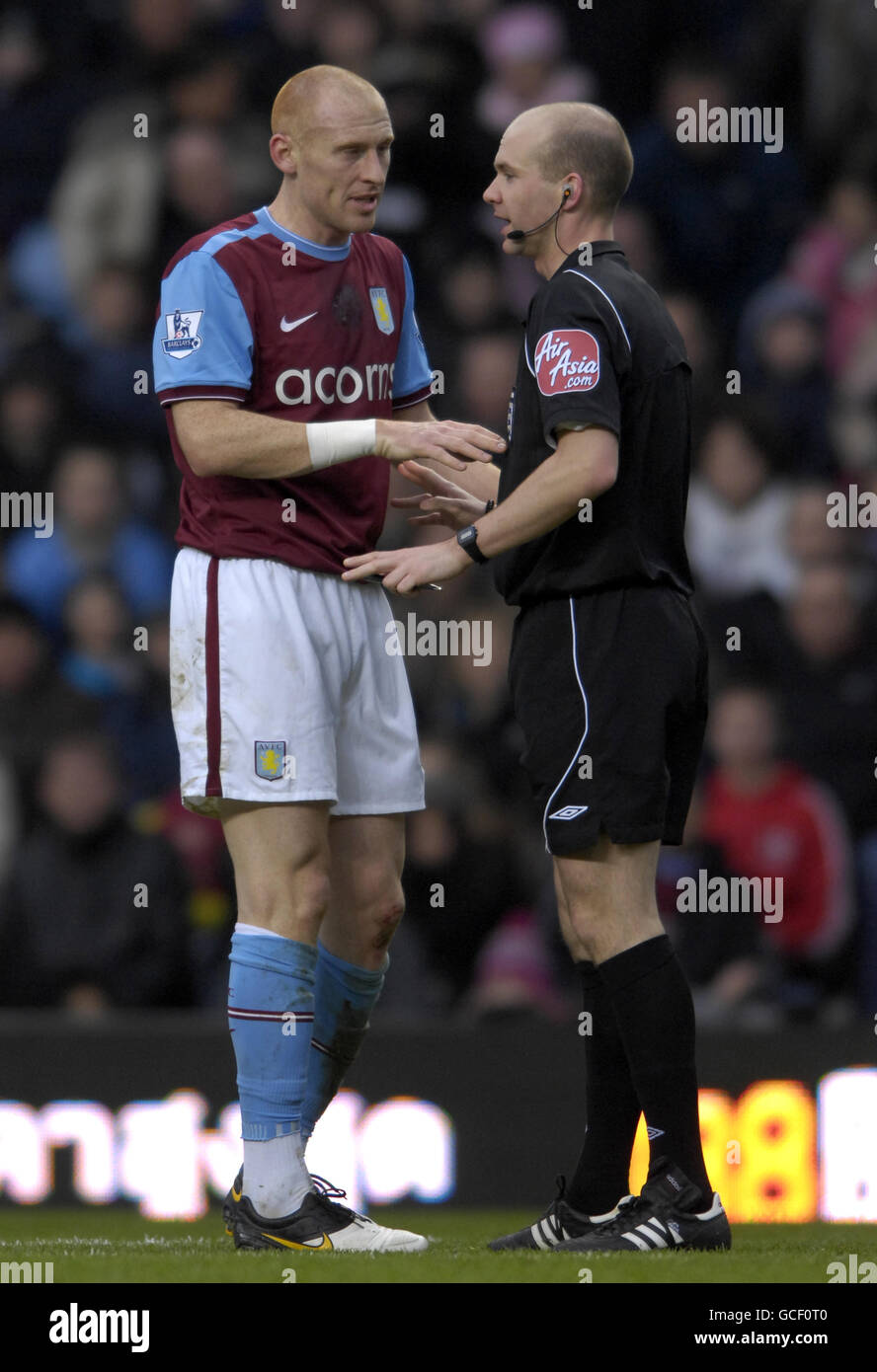 Fourth referees hi-res stock photography and images - Alamy