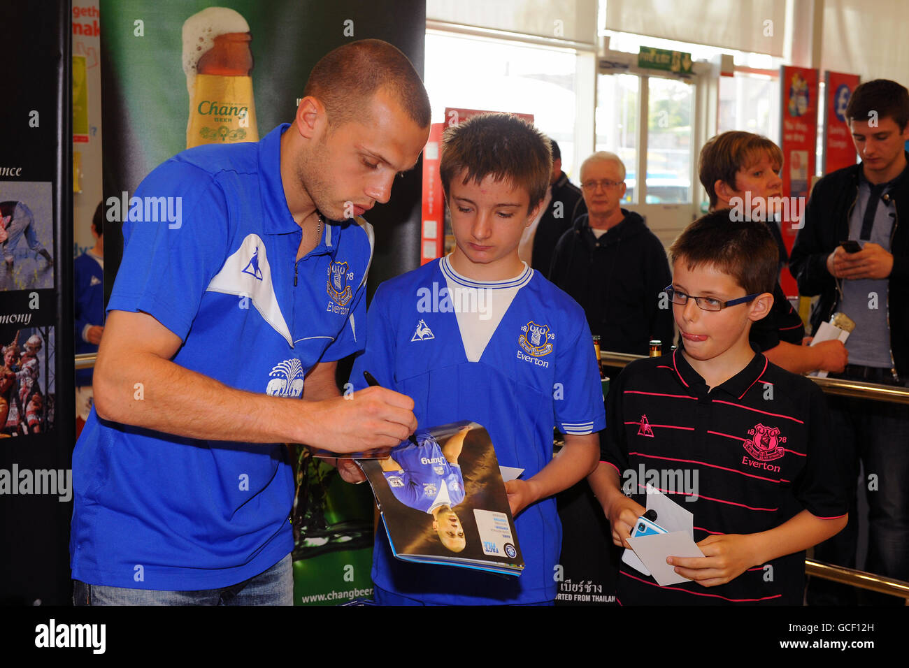 Everton signing session hi-res stock photography and images - Alamy