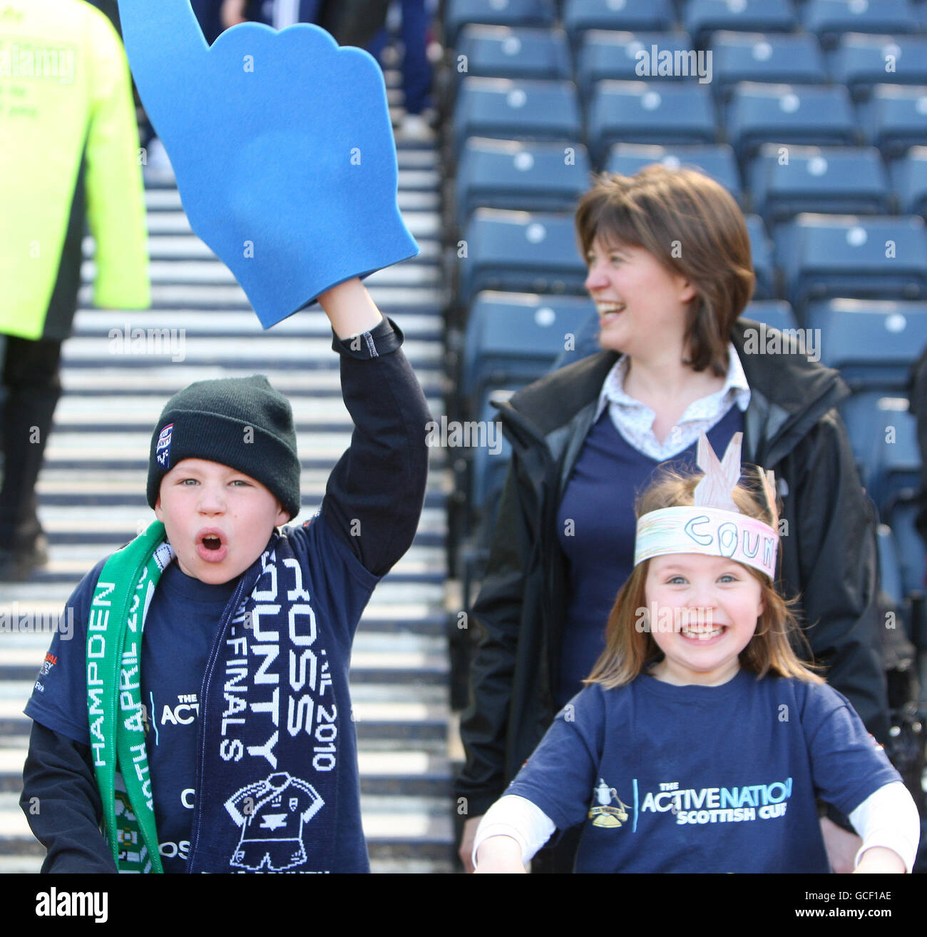 Scottish fa cup final fans hi-res stock photography and images - Alamy