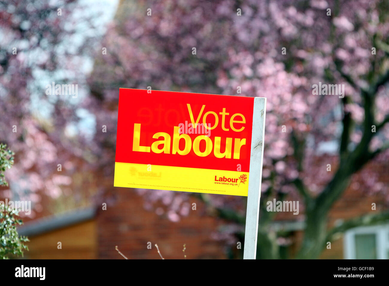 A vote labour sign in reading hi-res stock photography and images - Alamy