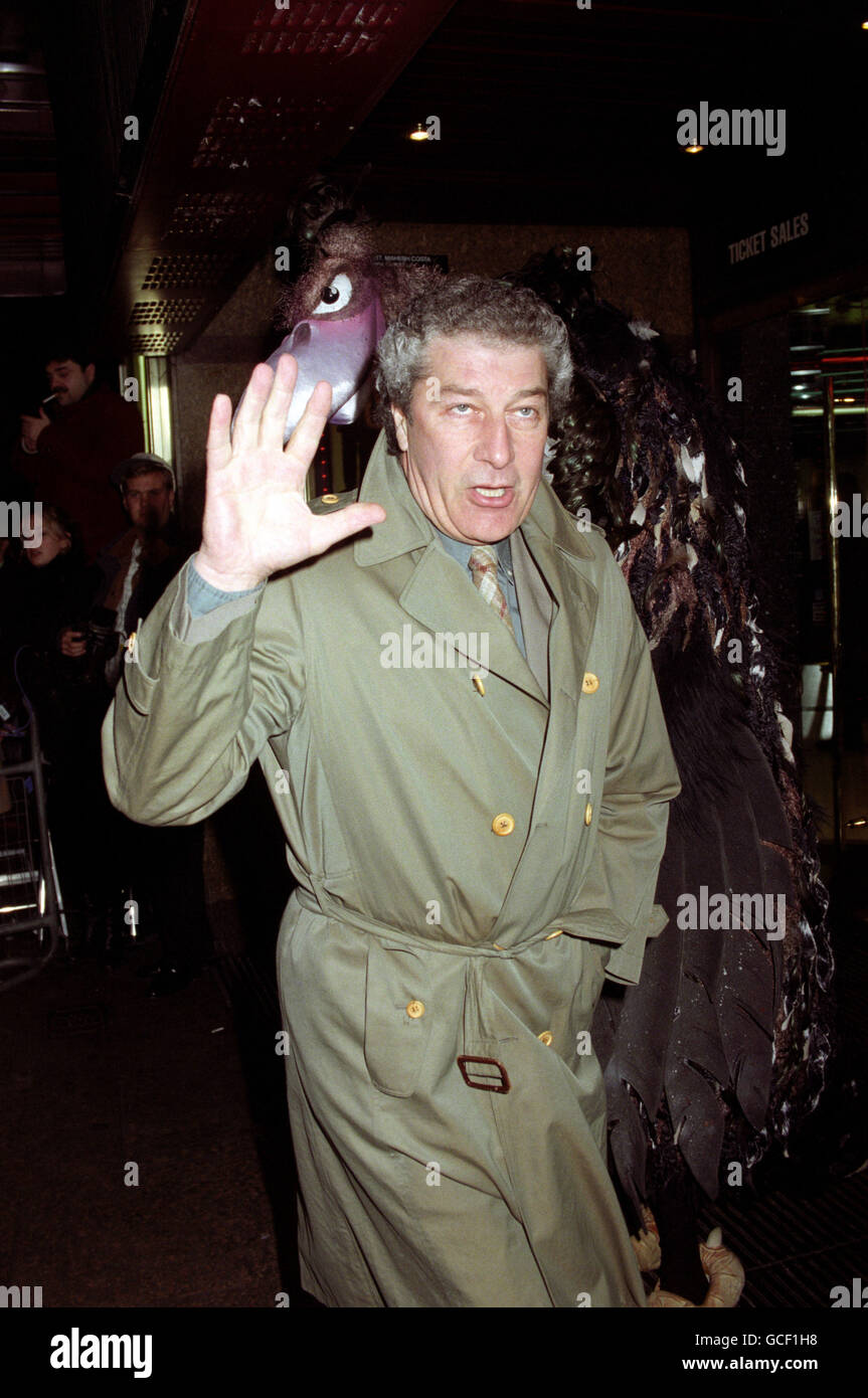 Gareth hunt arrives for the premiere of hi-res stock photography and images - Alamy