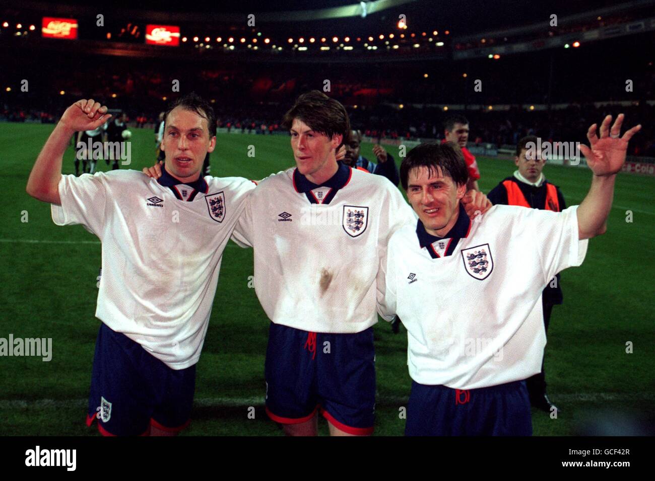 L-R: England players David Platt, Darren Anderton and Peter Beardsley ...