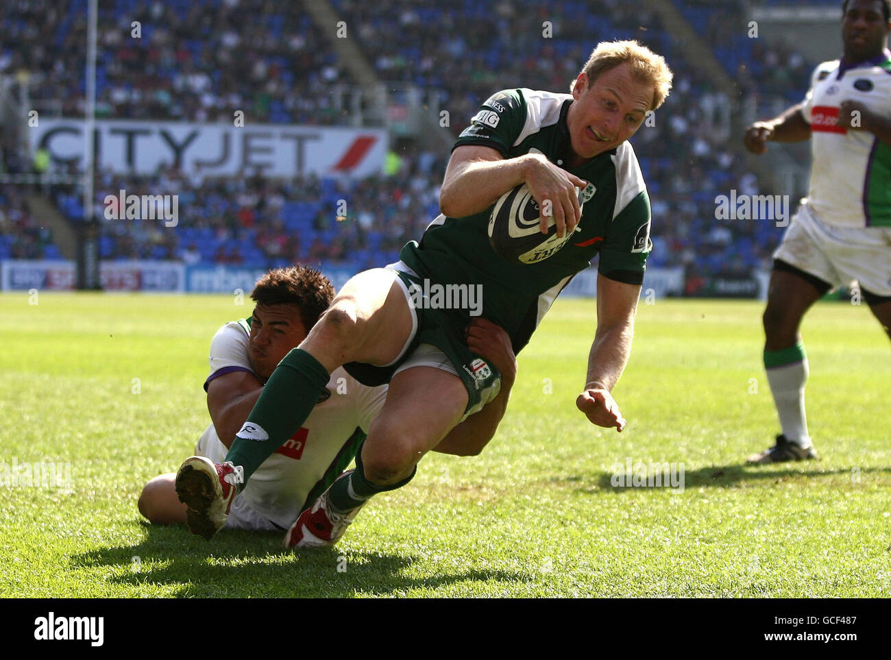 London Irish's Peter Hewat beats the tackle of Leeds Luther Burrell to ...