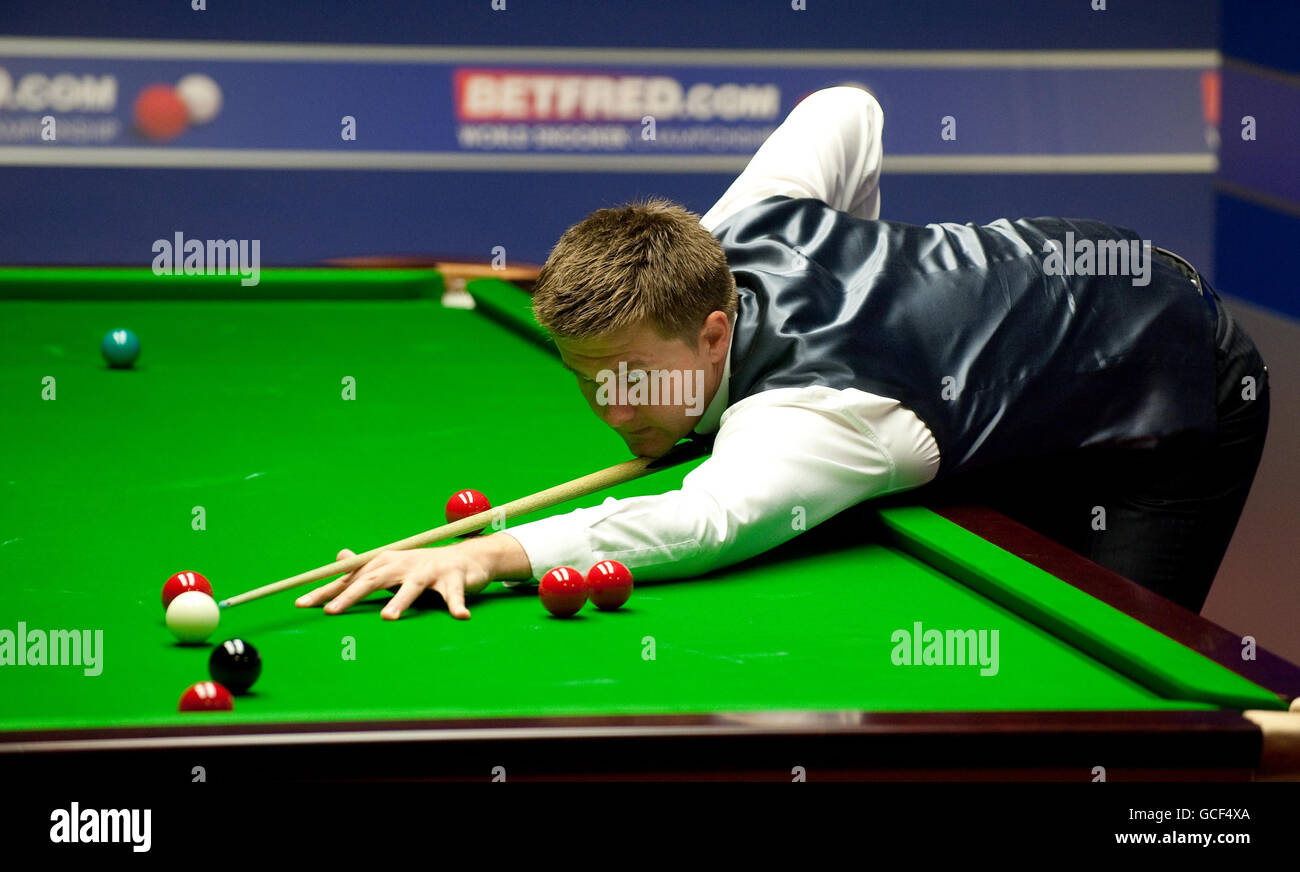 Ryan Day in action against Mark Davis during the Betfred.com World ...