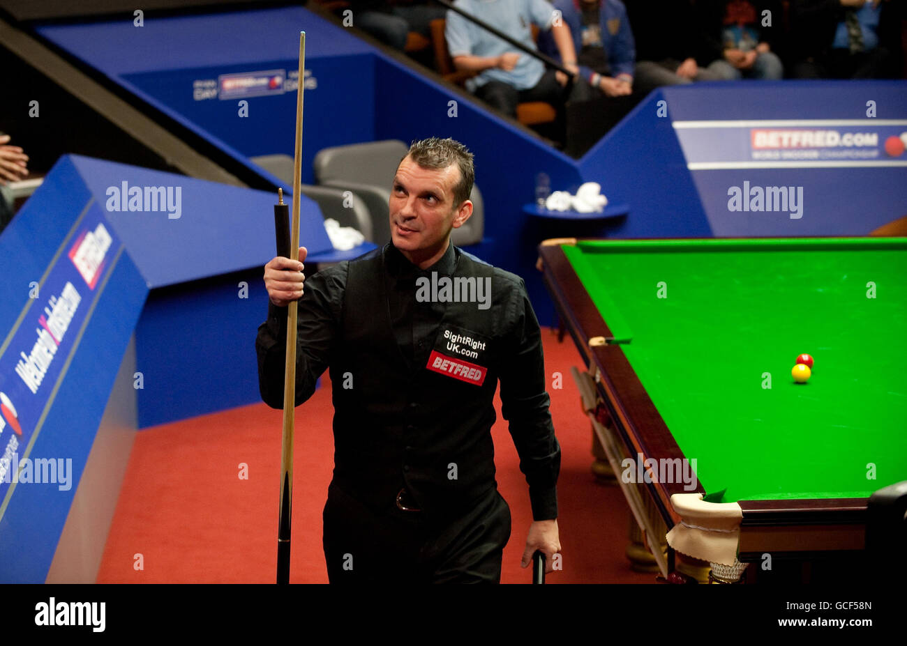 Crucible snooker crowd hi-res stock photography and images - Alamy