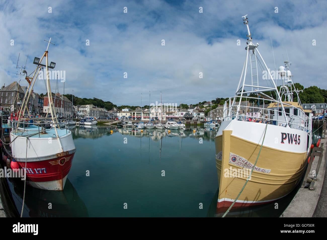 Cornish fishing boats hi-res stock photography and images - Alamy