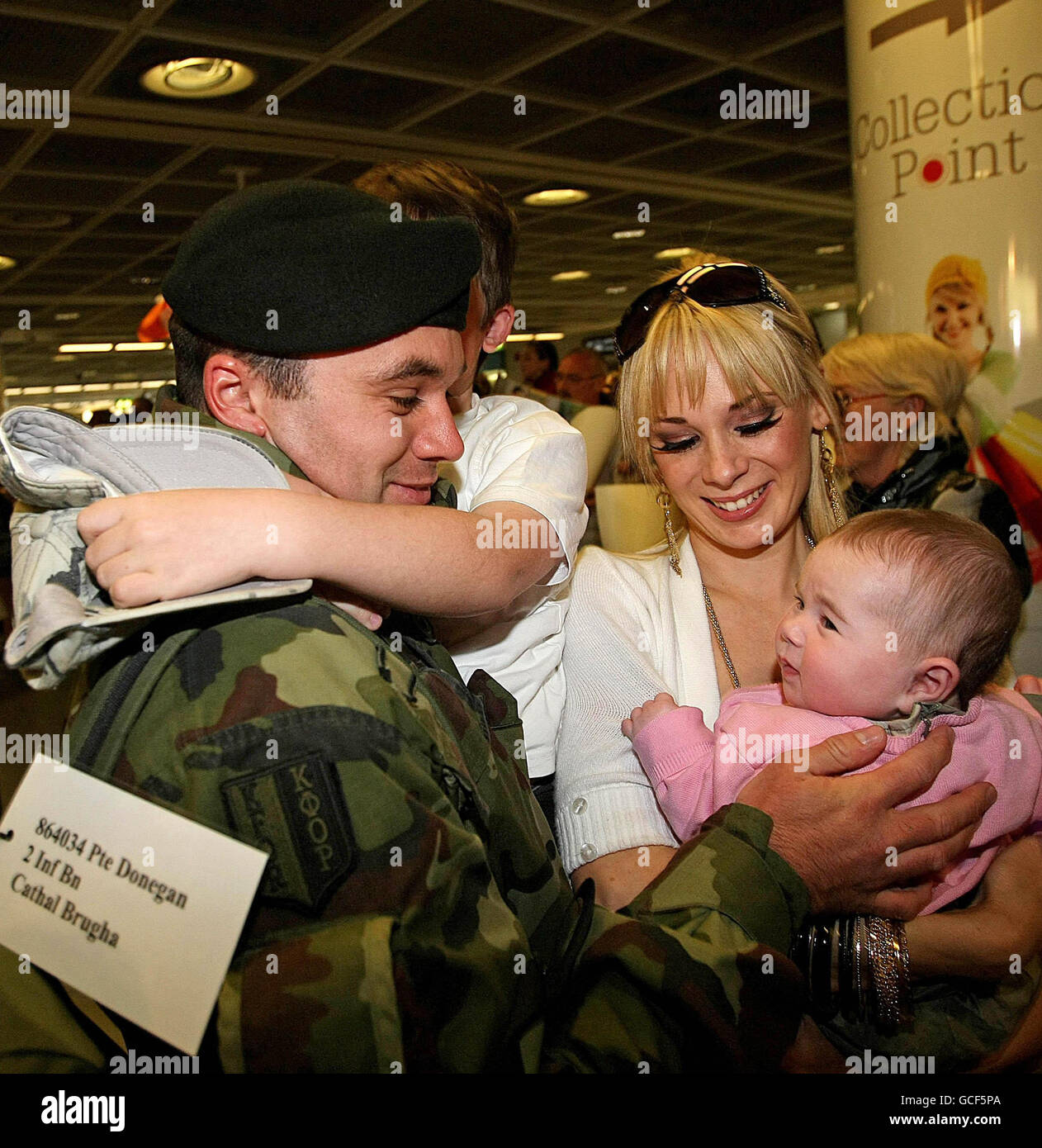 Private Steven Donegan with his daughter Amber and partner Elaine upon ...