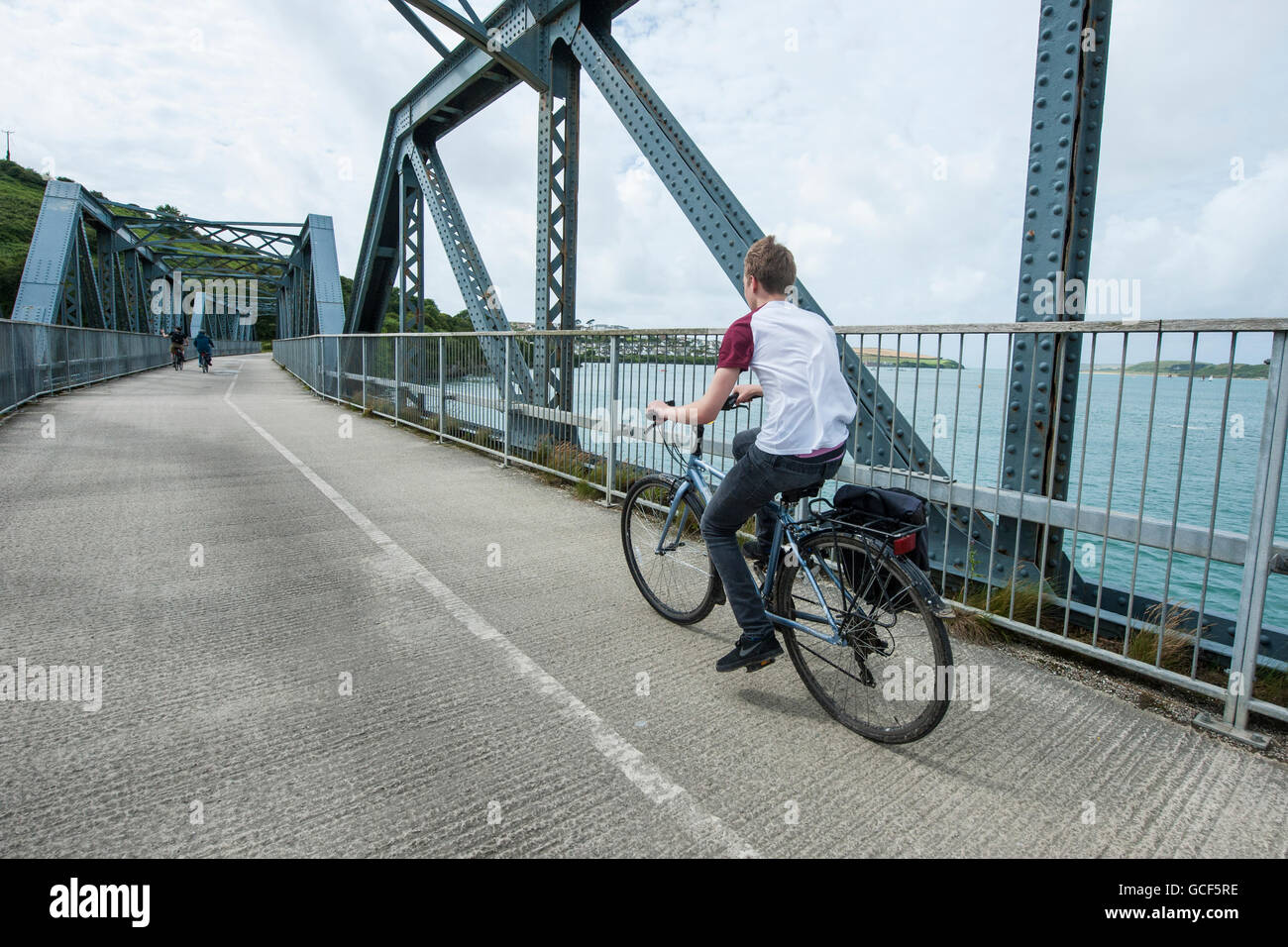 Cycling on the Camel Trail in Cornwall Stock Photo - Alamy