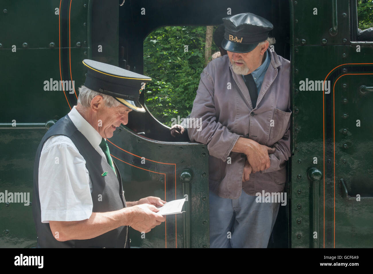 A traditional steam train in the Cornish countryside Stock Photo - Alamy