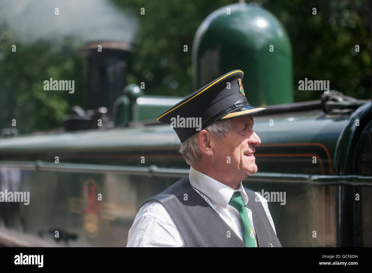 A traditional steam train in the Cornish countryside Stock Photo - Alamy