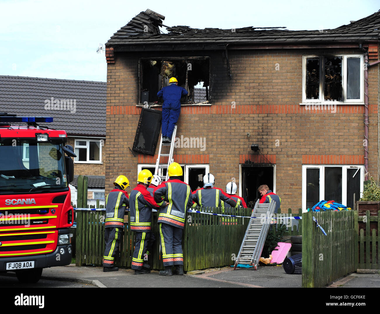 Fire tragedy firefighters police scene of crime hi-res stock ...