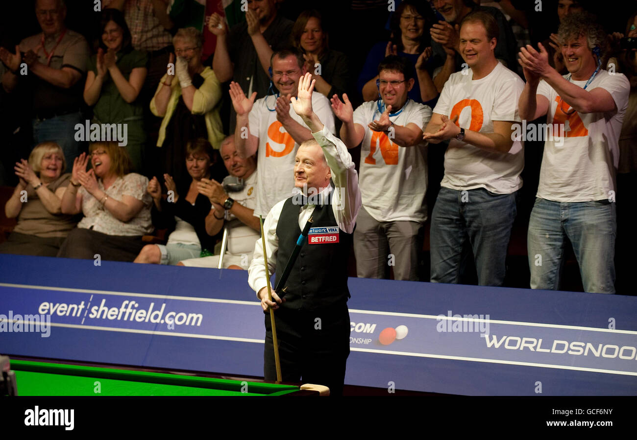 Crucible snooker fans hi-res stock photography and images - Alamy