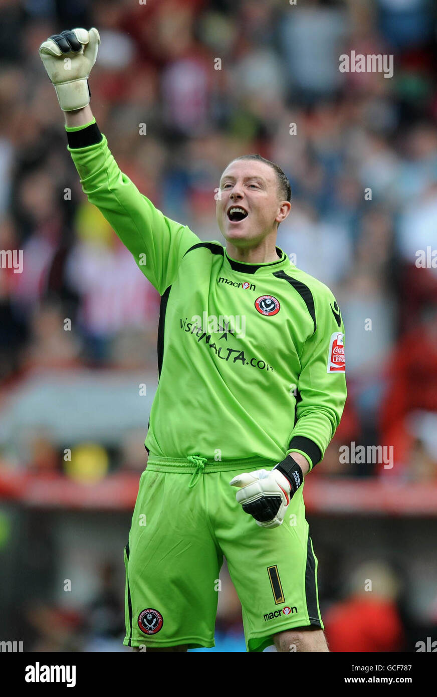 Irish league goalkeeper hi-res stock photography and images - Alamy