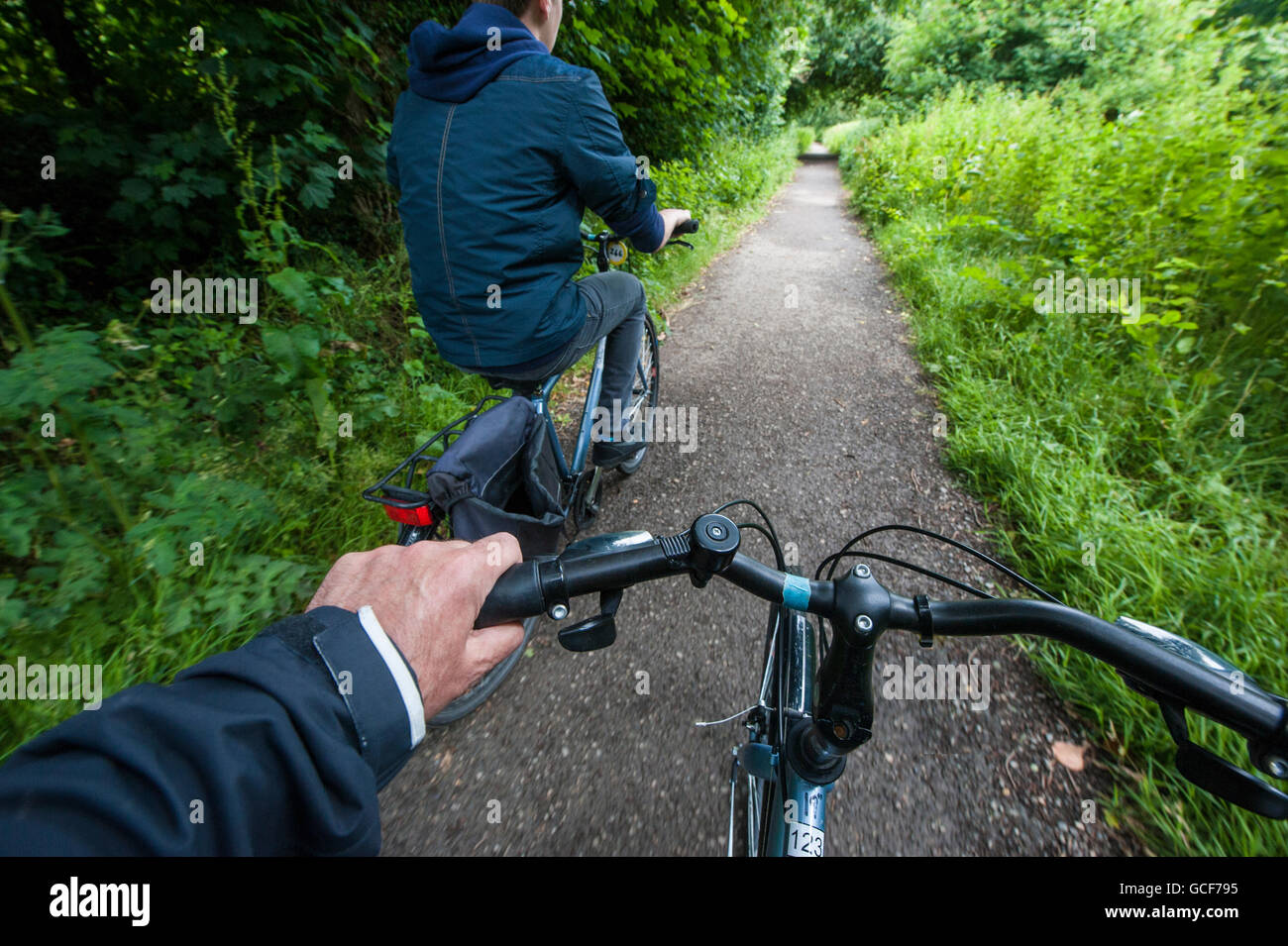 Cycling on the Camel Trail in Cornwall Stock Photo - Alamy