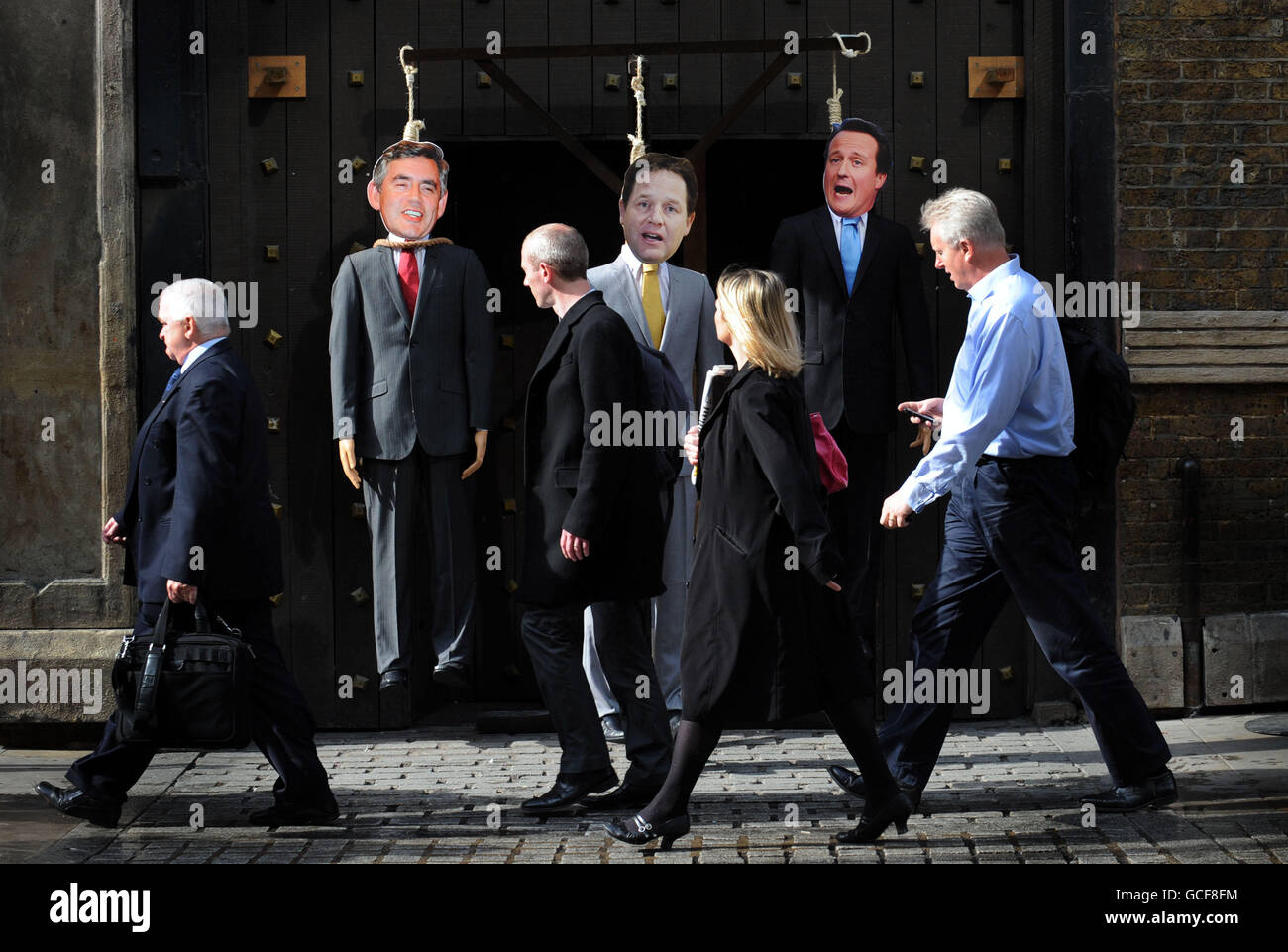 Full length walking pedestrians mangsk hi-res stock photography and ...