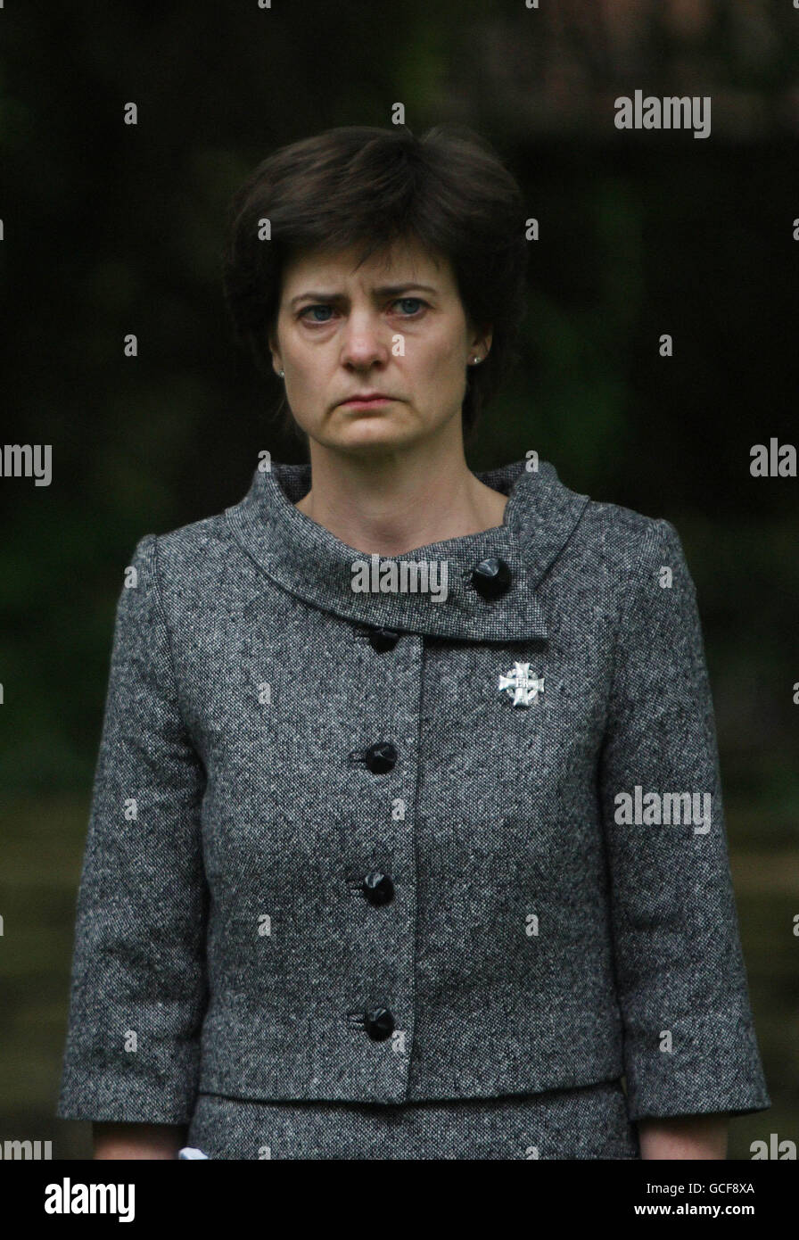 Dead soldiers widow hi-res stock photography and images - Alamy