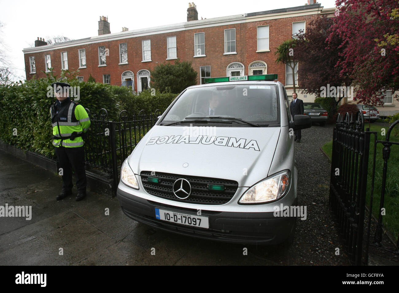 The body of television presenter Gerry Ryan, 53, is removed from his ...