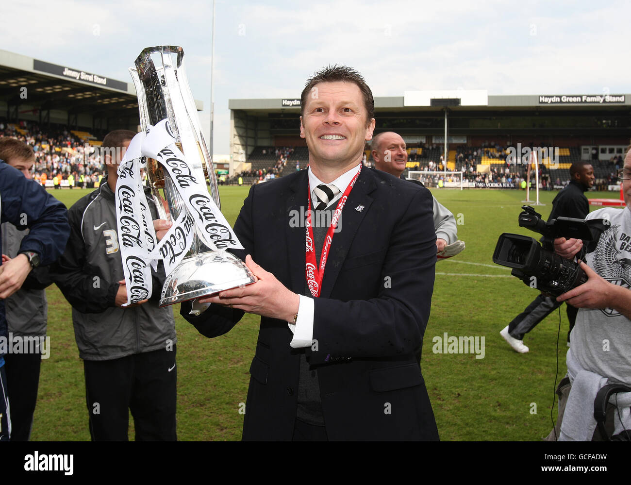 Notts County's manager Steve Cotterill lifts the League two Trophy ...