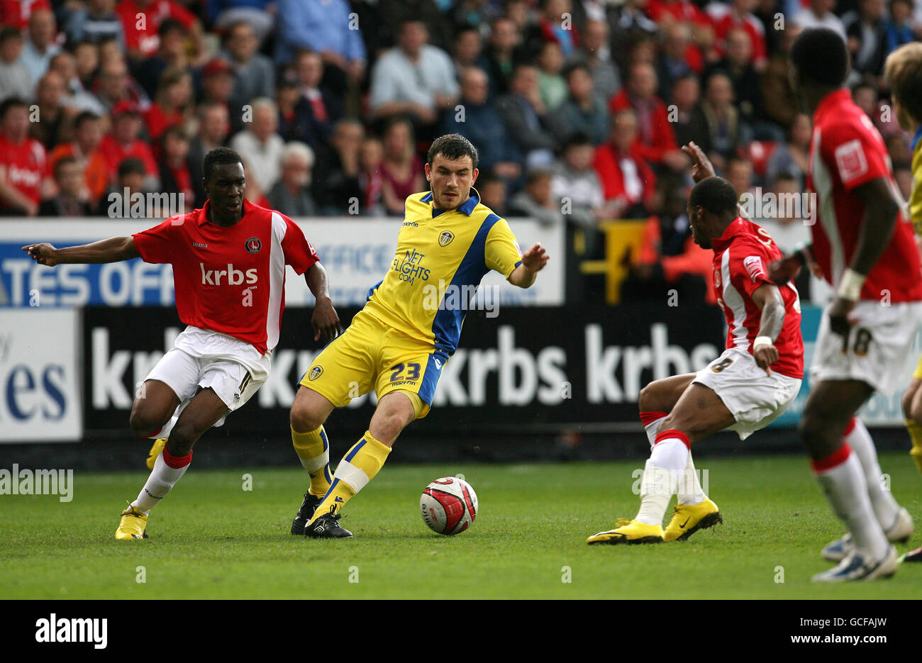 Leeds uniteds robert snodgrass hi-res stock photography and images - Alamy