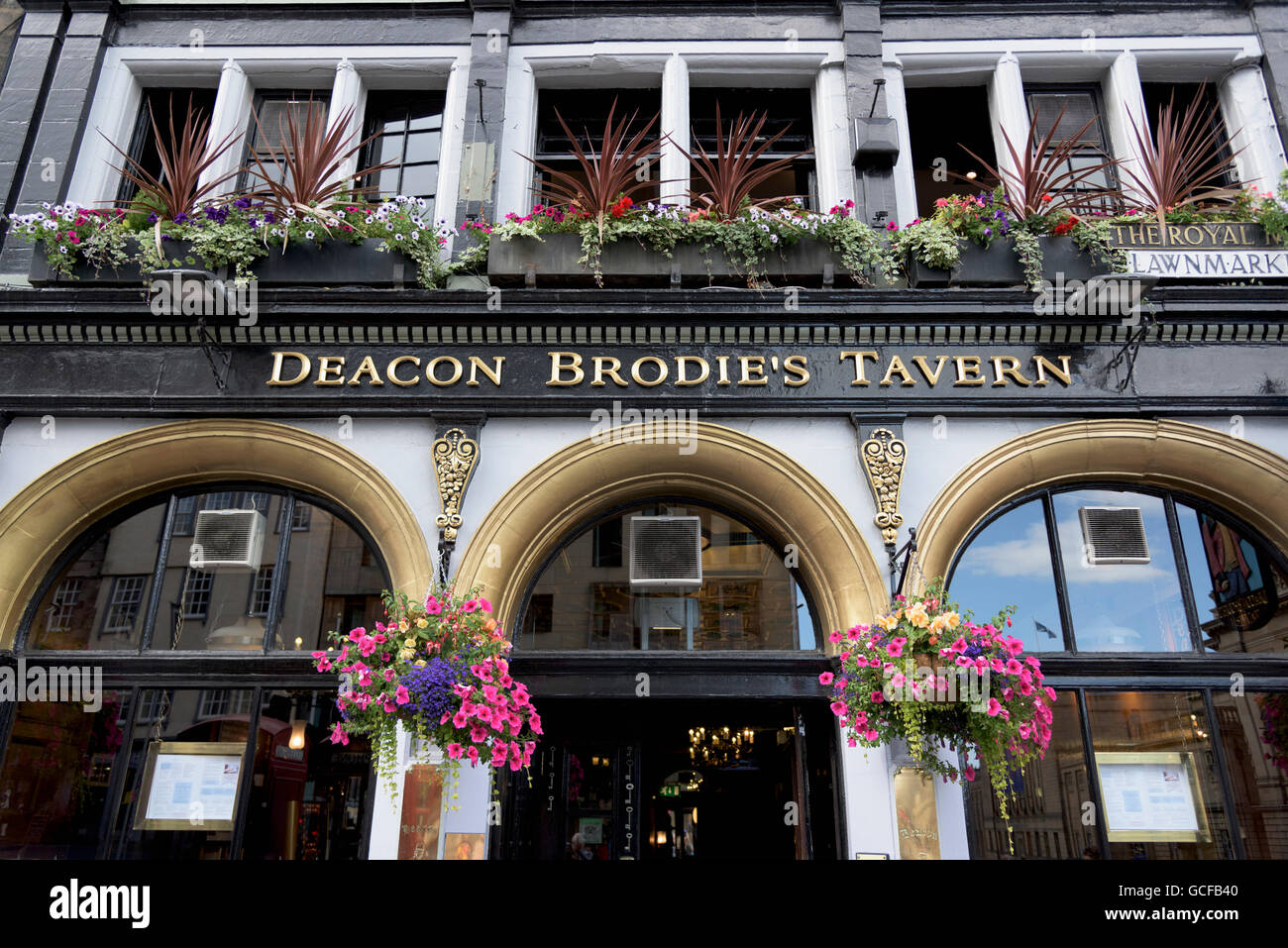 Deacon Brodie's Tavern; Edinburgh, Scotland Stock Photo - Alamy