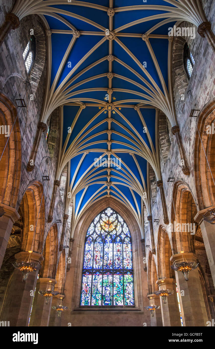 St giles cathedral ceiling interior hi-res stock photography and images ...