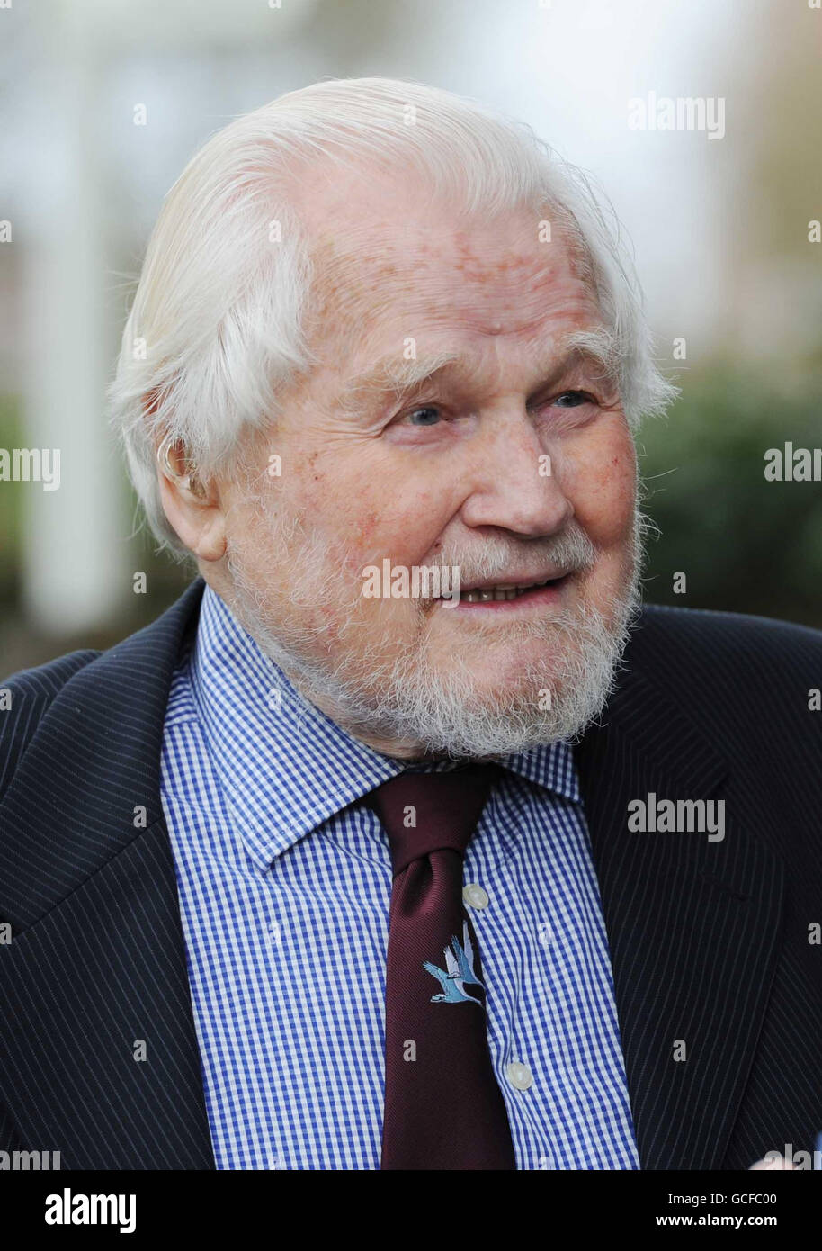 Wildlife artist keith shackleton hi-res stock photography and images ...