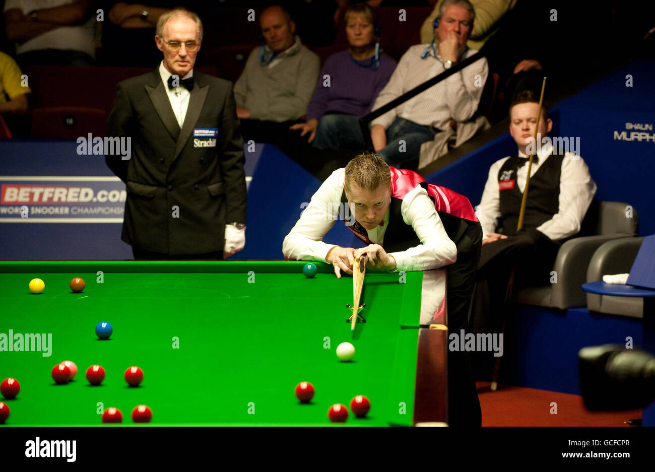 Gerard Greene in action against Shaun Murphy (right) who looks on ...