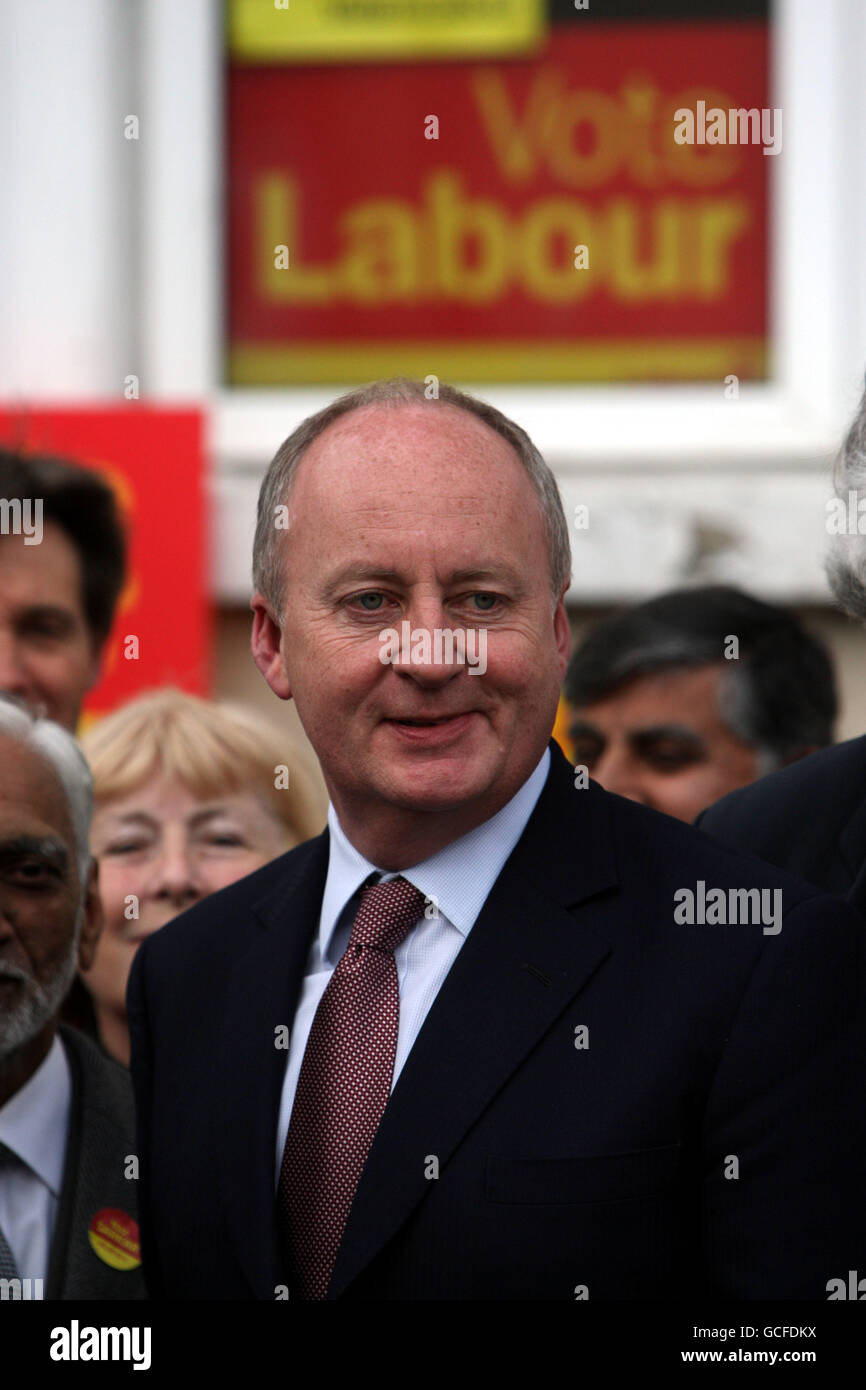 Northern Ireland Secretary Shaun Woodward campaigns in Reading ...