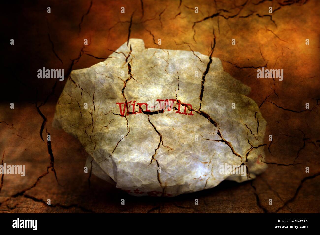 Broken win-win grunge concept Stock Photo - Alamy