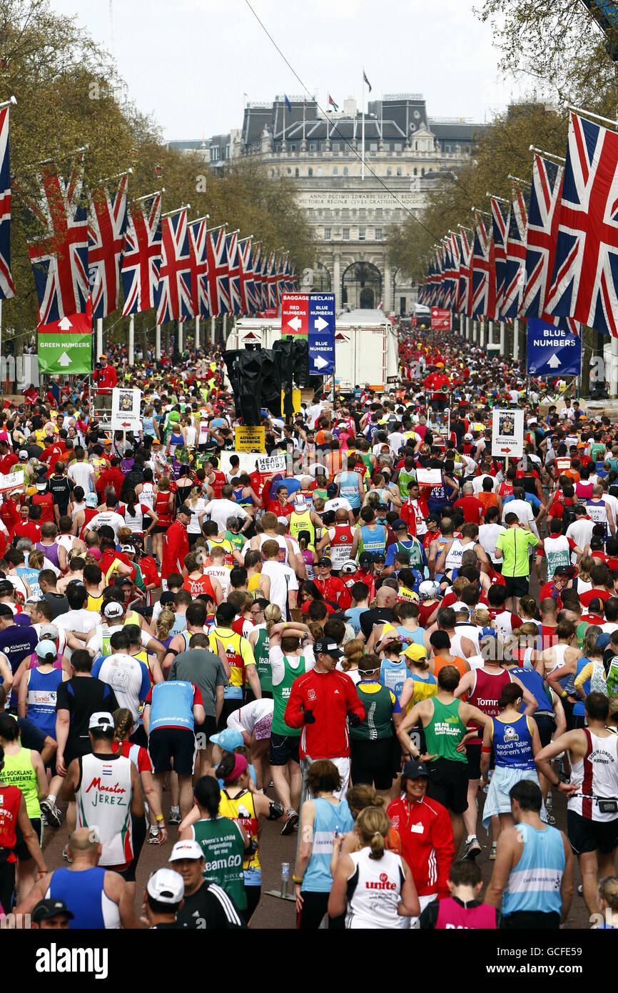London Marathon 2010. Massed runners at the finish on The Mall during ...