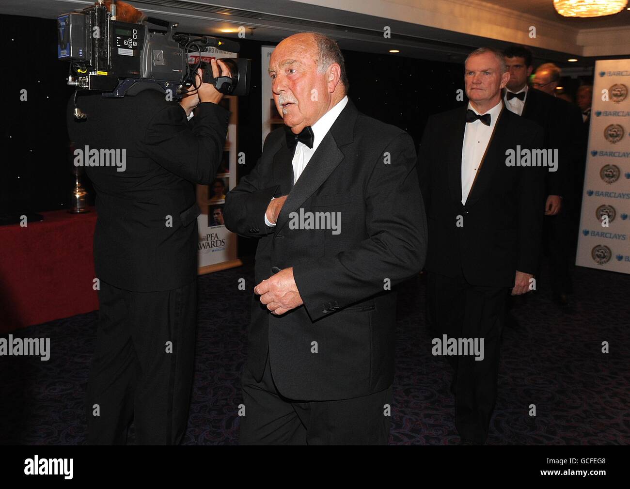 Jimmy greaves arrives pfa player year awards grosvenor house hotel hi ...