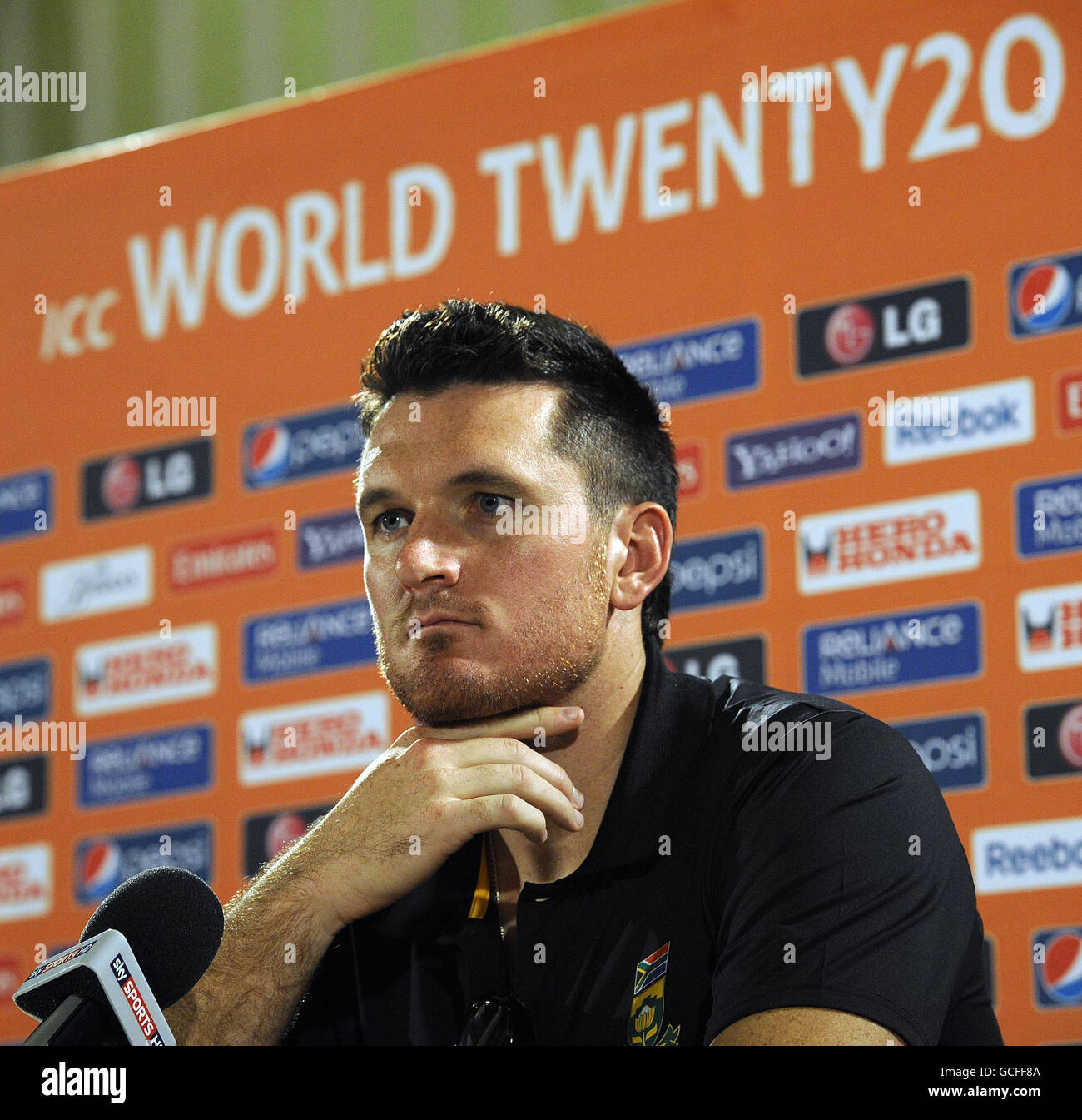 Captain of the south african cricket team hi-res stock photography and ...