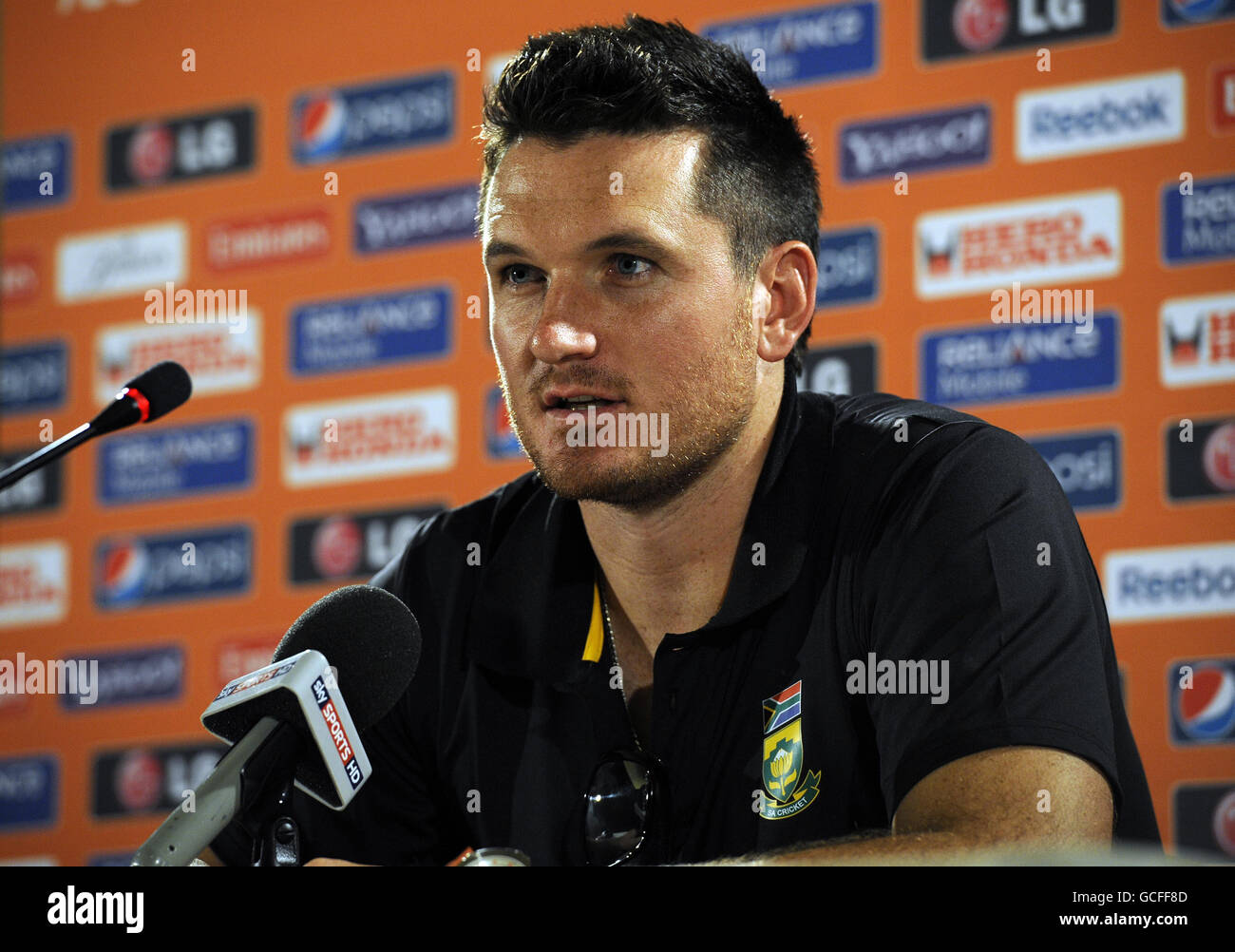 Captain south african cricket team hi-res stock photography and images ...