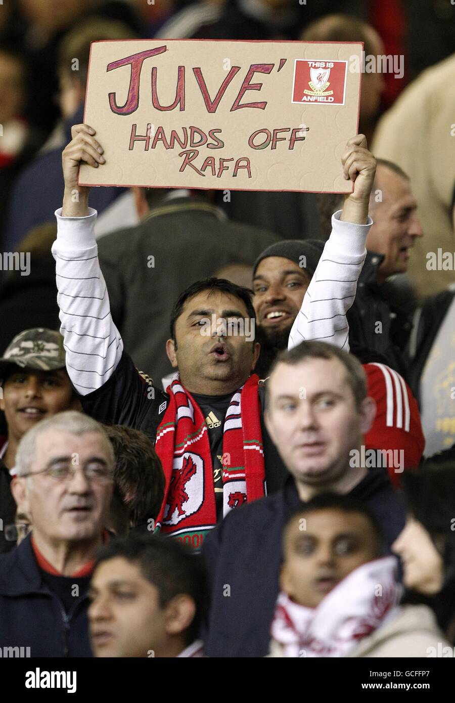 Liverpool fans show their support for manager Rafa Benitez in the ...