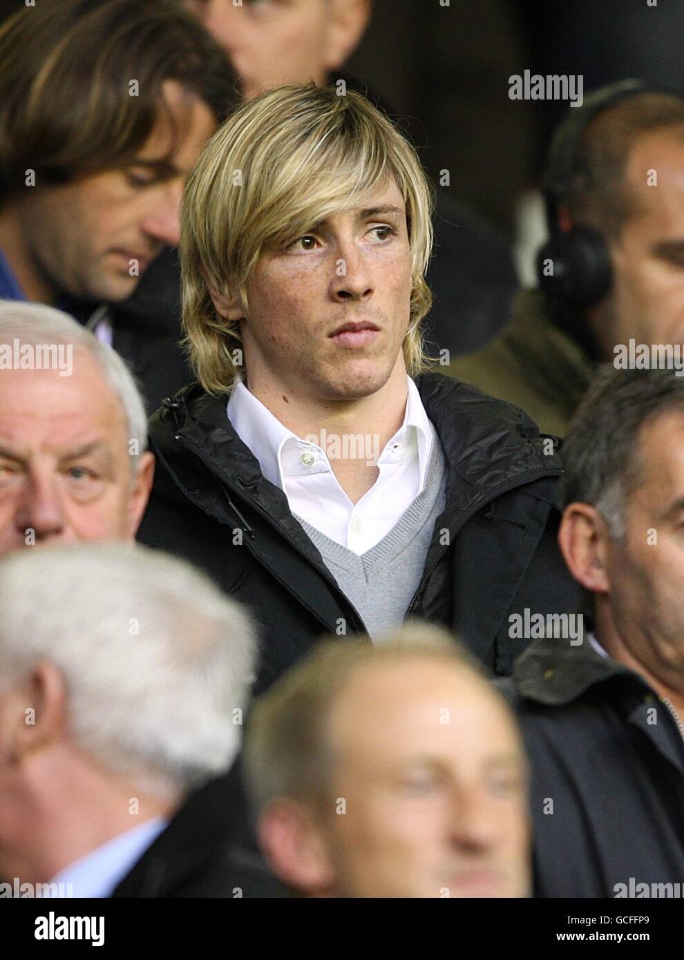 Liverpools fernando torres in the stands hi-res stock photography and ...