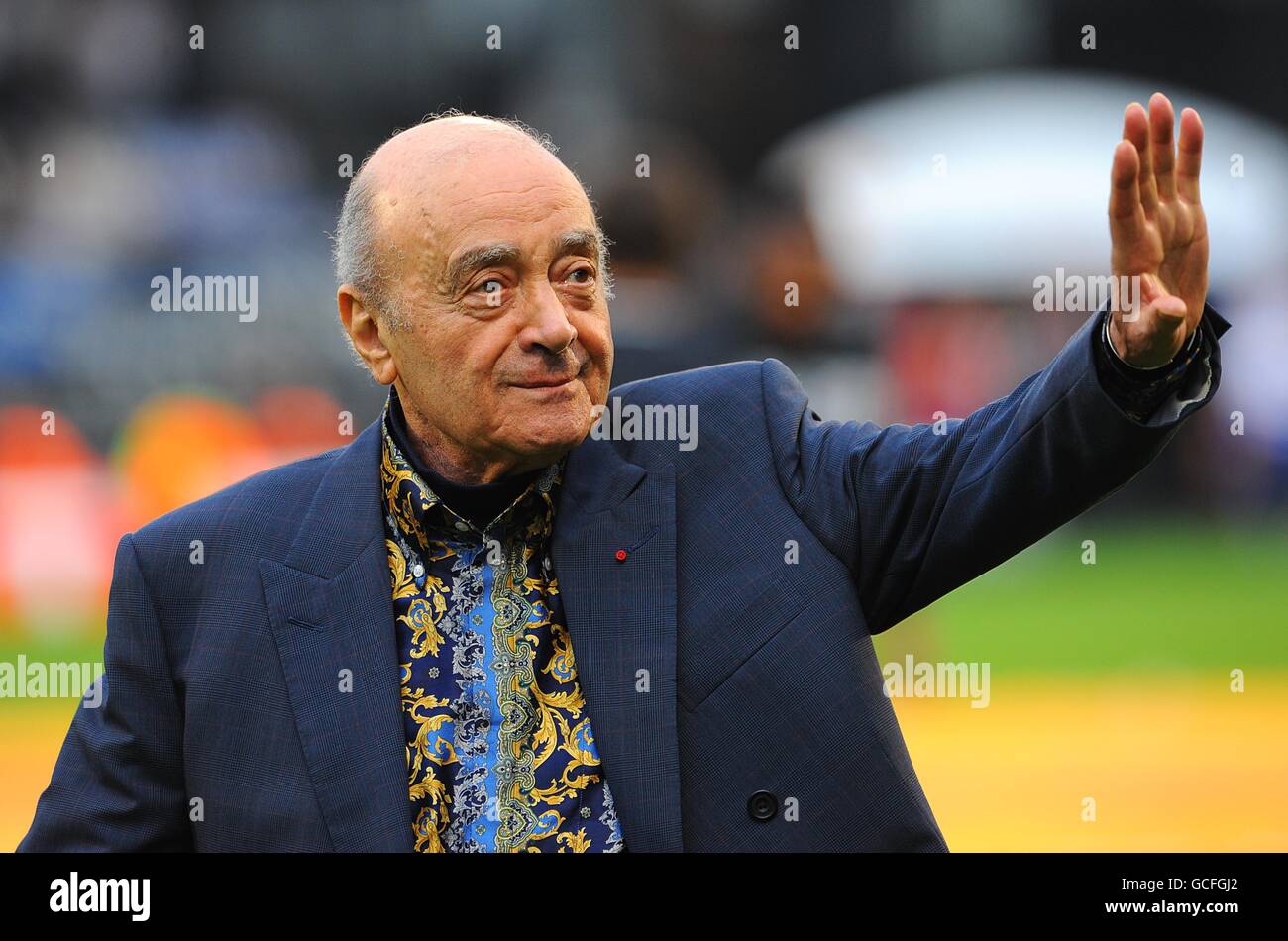 Fulham owner Mohamed Al Fayed on the pitch prior to kick off Stock ...