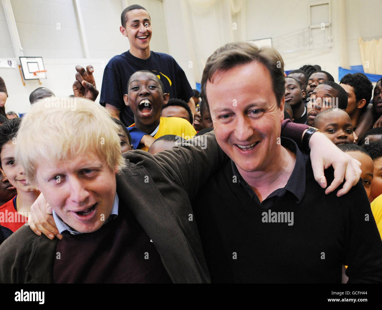 Smile students london hi-res stock photography and images - Alamy