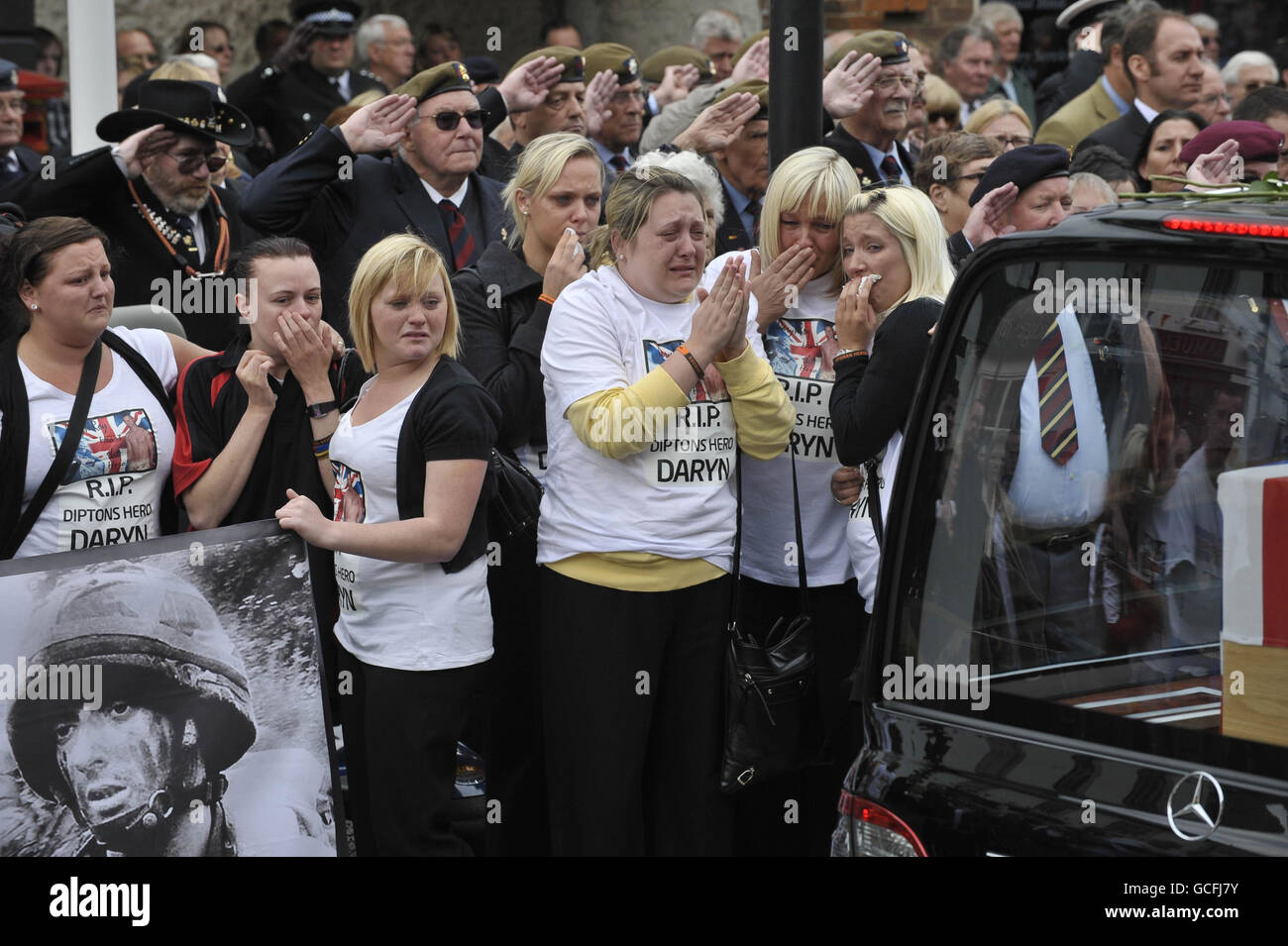Cheryl Edgar (front, second left)), girlfriend of Sapper Daryn Roy, 28 ...