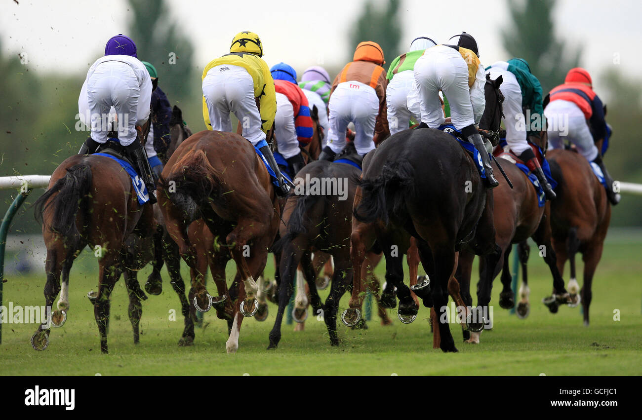 Racing handicap nottingham racecourse hi-res stock photography and ...