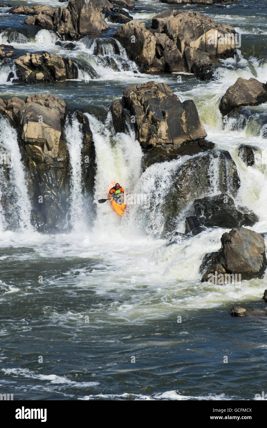 Kayak river white water hi-res stock photography and images - Alamy
