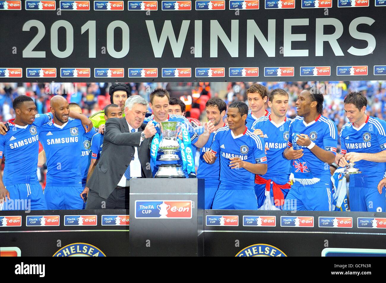 Soccer FA Cup Final Chelsea v Portsmouth Wembley Stadium. Chelsea players celebrate winning the 2010 FA Cup Stock Photo Alamy