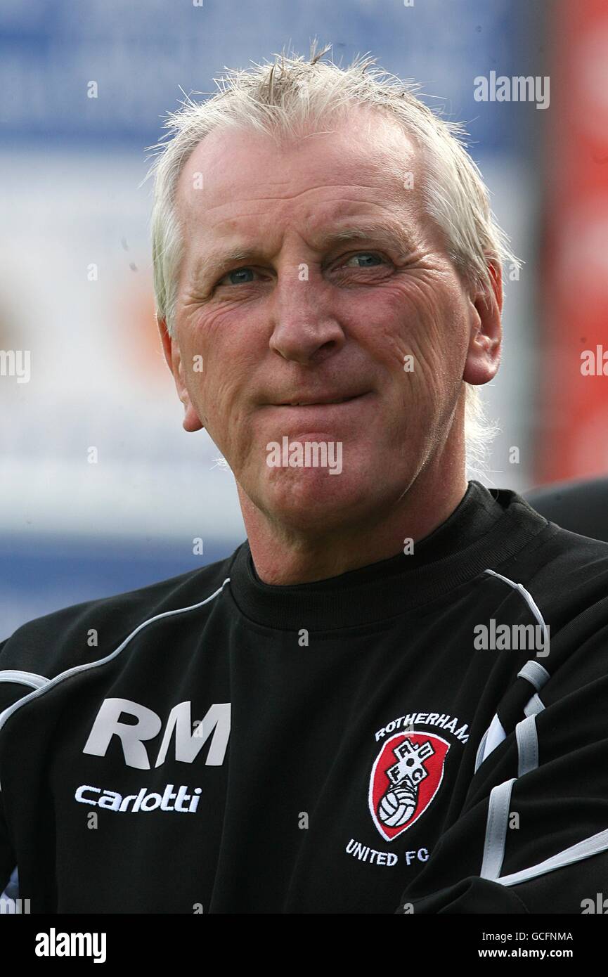 Ronnie moore rotherham united hi-res stock photography and images - Alamy