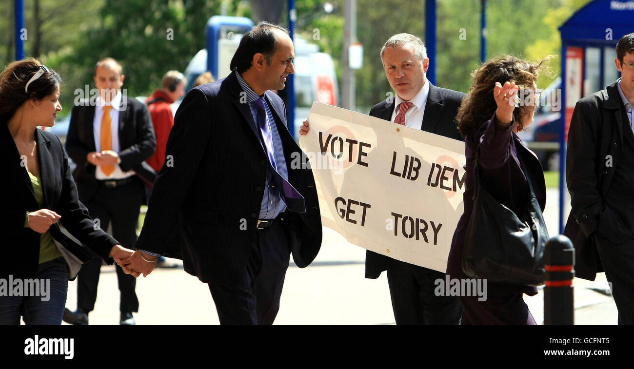 Labour MP for Bassetlaw John Mann greets Liberal Democrat party members ...